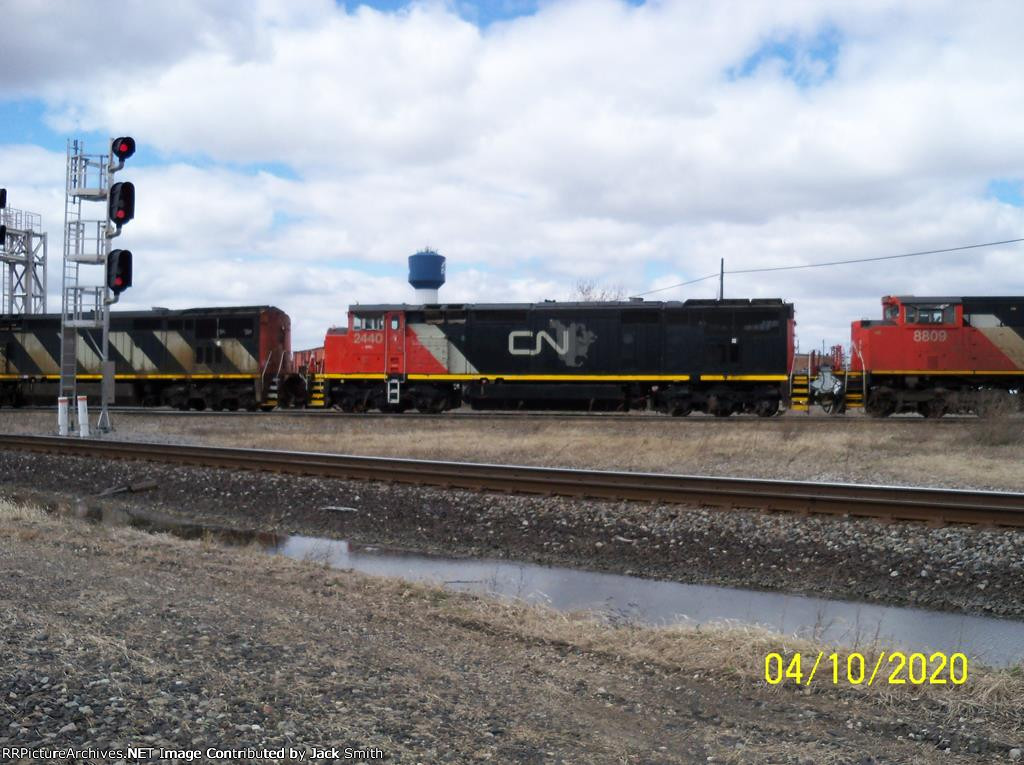 CN 2440